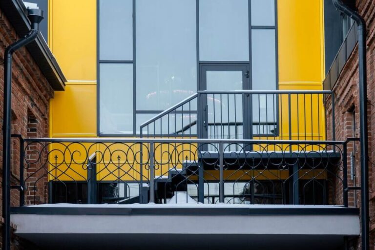 10 Creative Terrace Railing Designs for Your Home